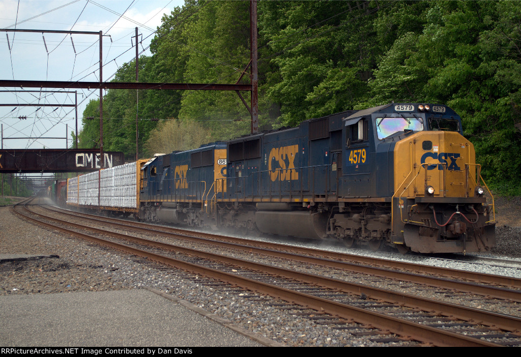 CSX SD70AC 4579 leads Q417-15